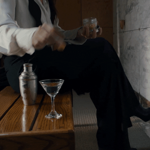 Martini-play-whit-time-martini-e-tonic GIFs - Get the best GIF on GIPHY