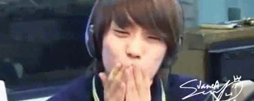 Flying-kiss-for-alll GIFs - Get the best GIF on GIPHY