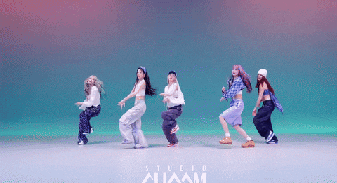 HYBE 女團 ILLIT 出道曲〈Magnetic〉反應兩極！編舞致敬 LE SSERAFIM、NewJeans 掀熱議 - LUVKPOP