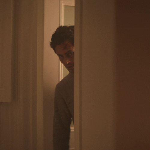 Penn Badgley Hunt GIFs - Find & Share on GIPHY