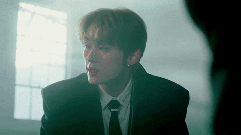 리노(Lee Know) GIFs - Find & Share on GIPHY