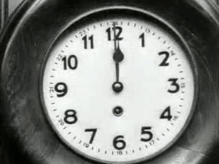 Hungry Twelve O'Clock GIF by Beeld en Geluid Labs - Find & Share on GIPHY